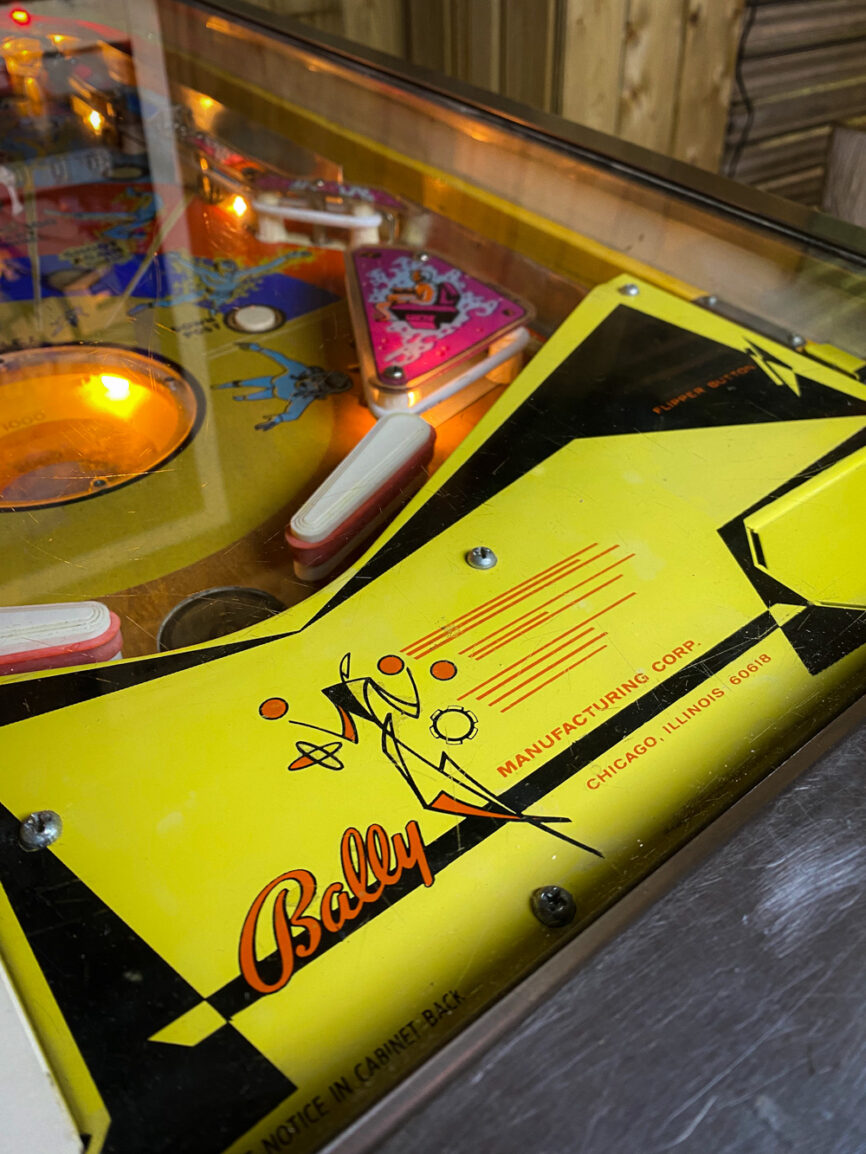 Flipper Time Space – Objet unique à vendre | Concept Store Atelier 416