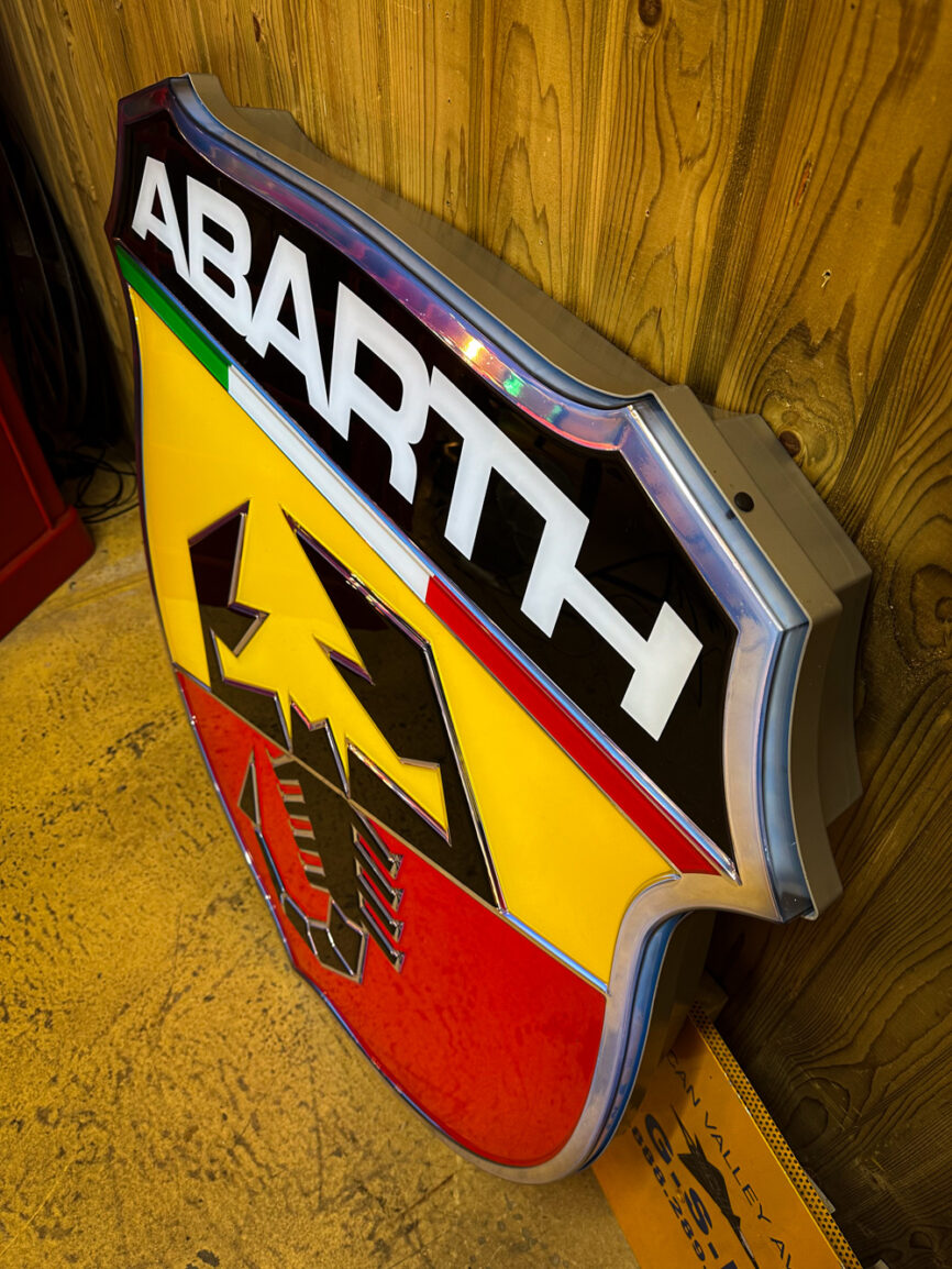 Enseigne Abarth – Objet unique à vendre | Concept Store Atelier 416